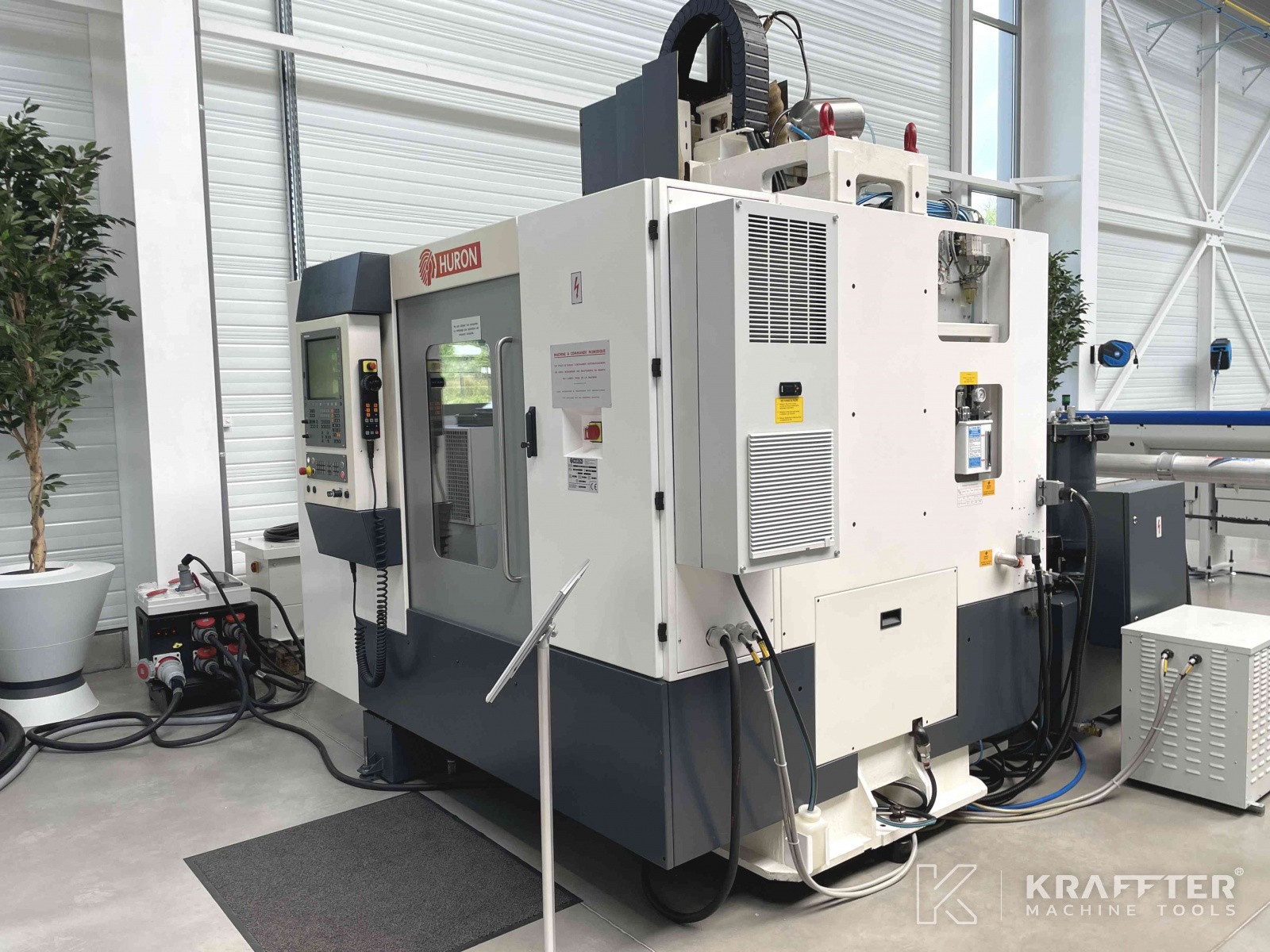 Huron VX6 apc Used vertical machining center - Pallet changer (72)